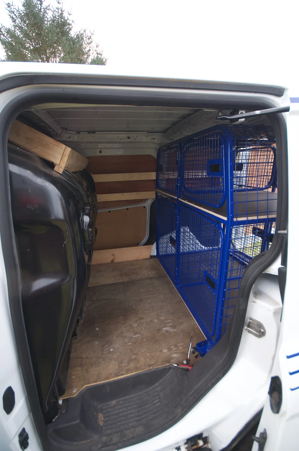 Cages made for a dog walker in a transit connect — Barras Blades
