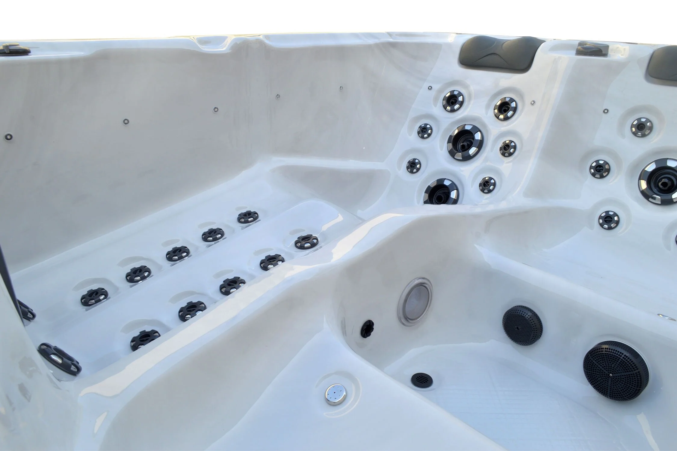 Royale Hot Tub — HERITAGE HOT TUBS