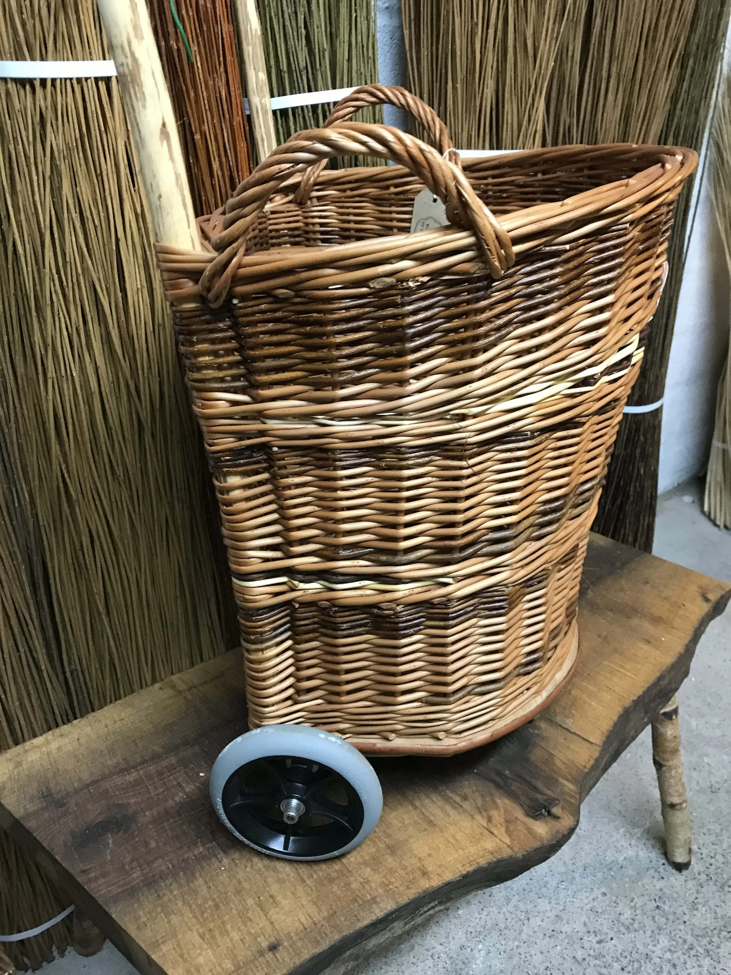 English square log basket — Geoff Travers Basket maker
