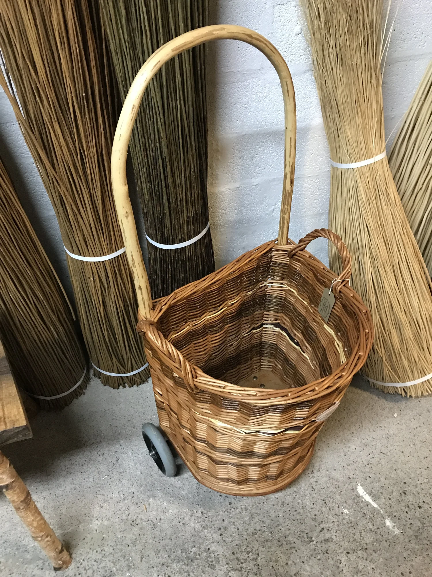 English square log basket — Geoff Travers Basket maker