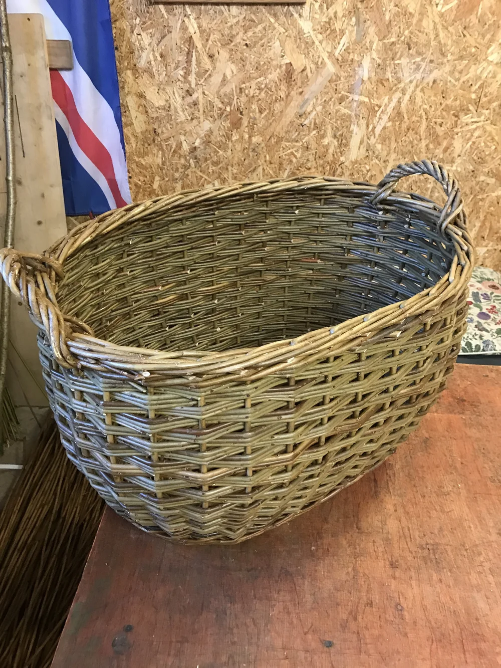 English square log basket — Geoff Travers Basket maker