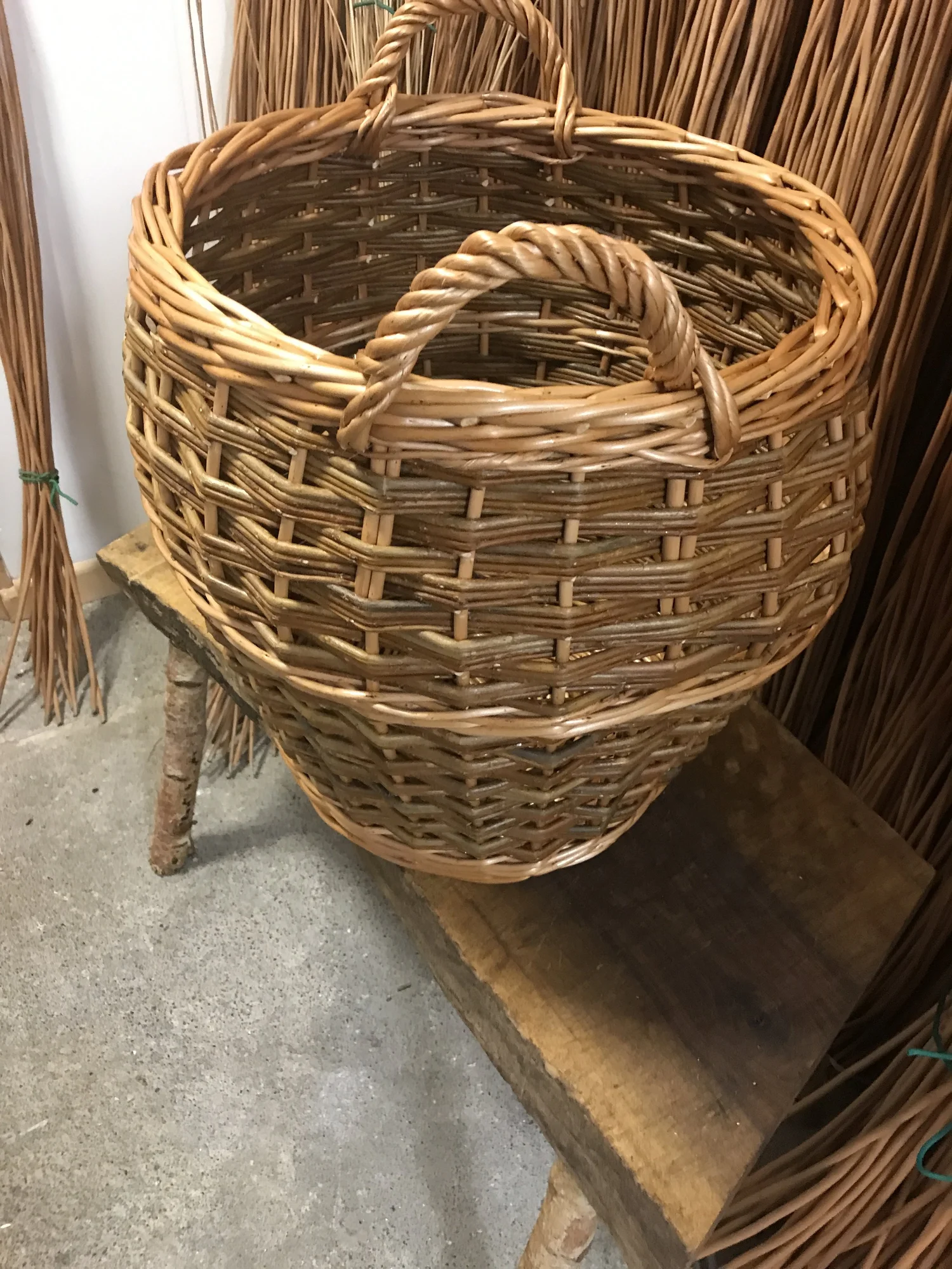 English square log basket — Geoff Travers Basket maker