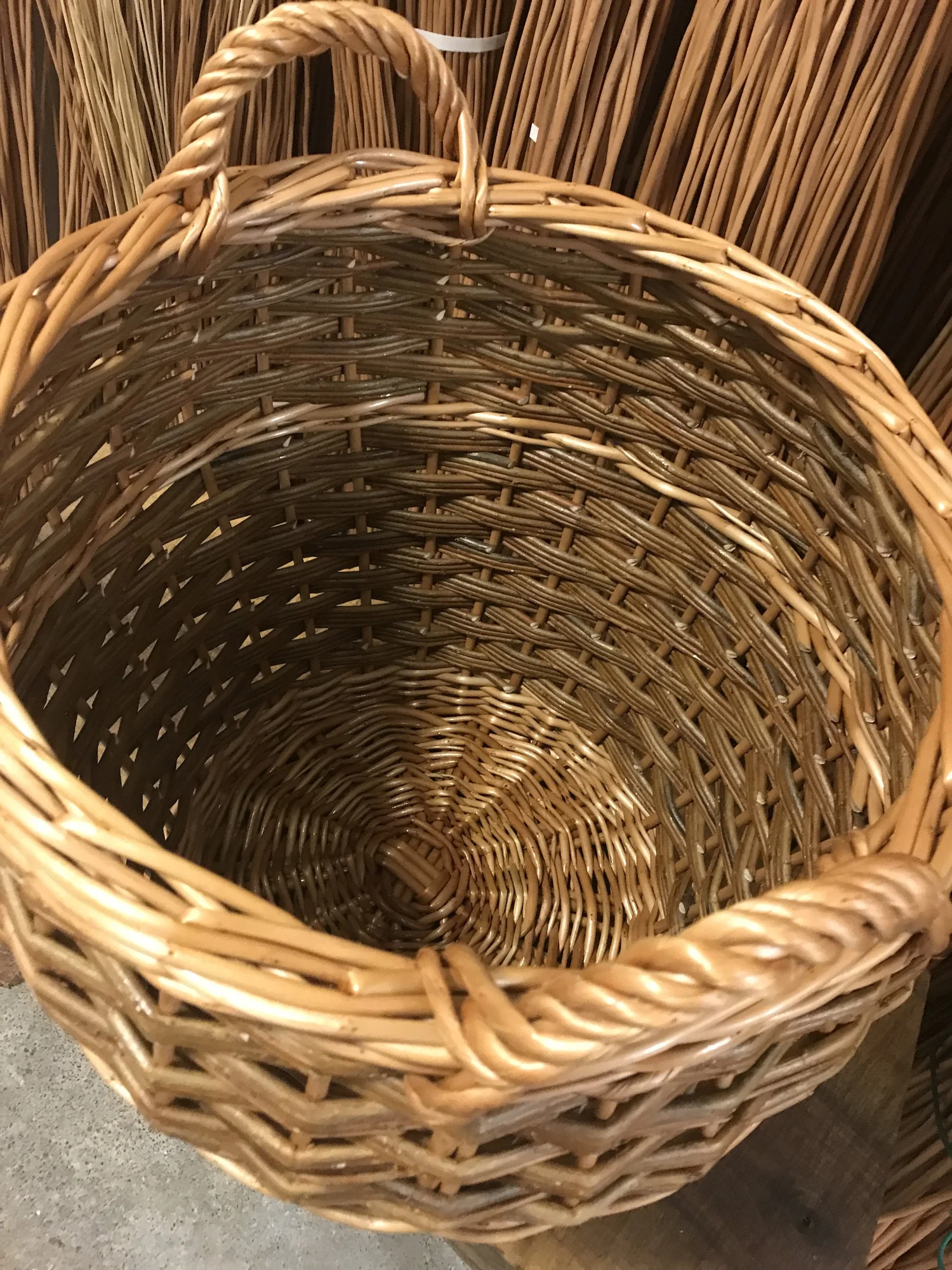 English square log basket — Geoff Travers Basket maker