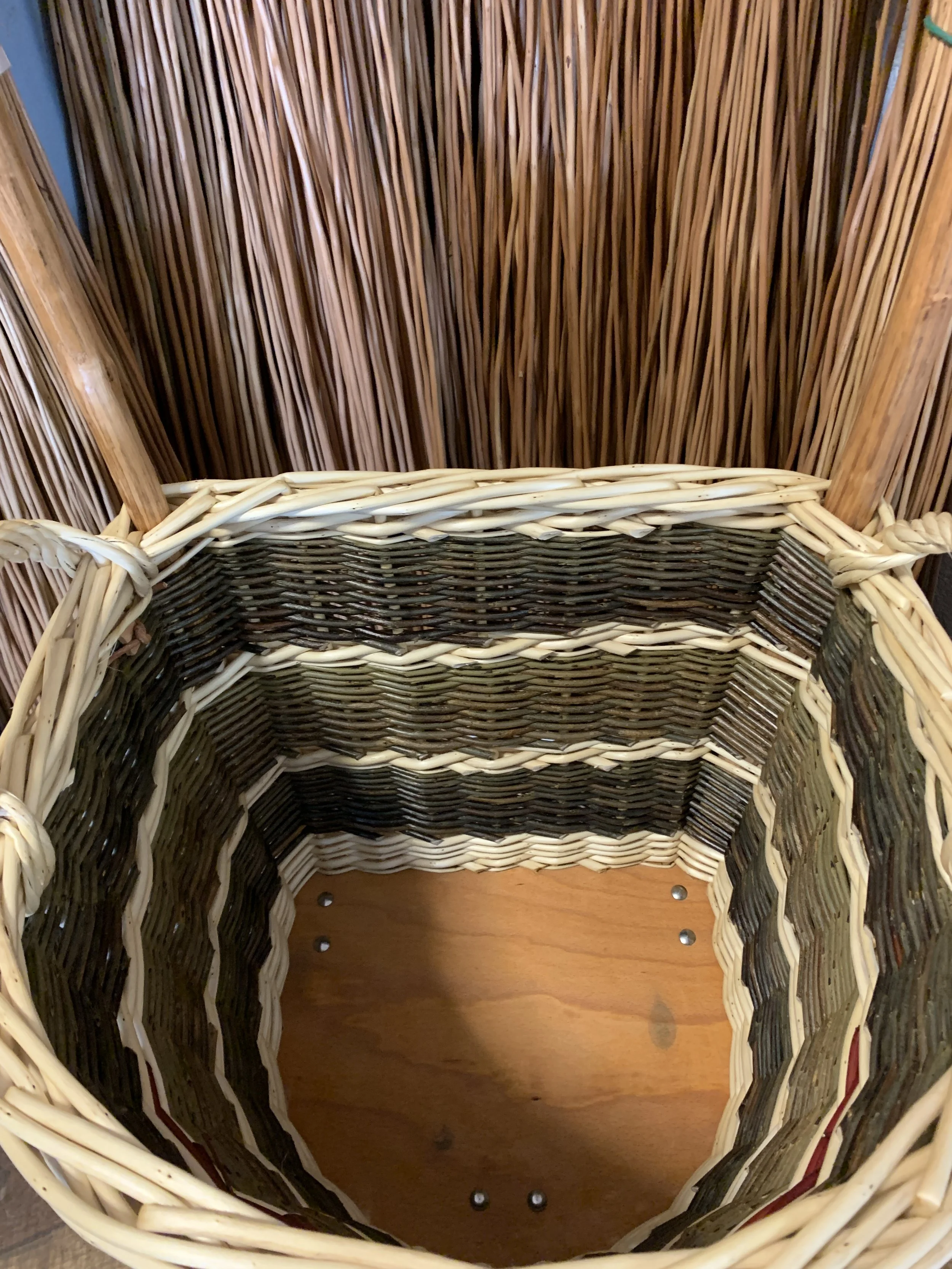 English square log basket — Geoff Travers Basket maker