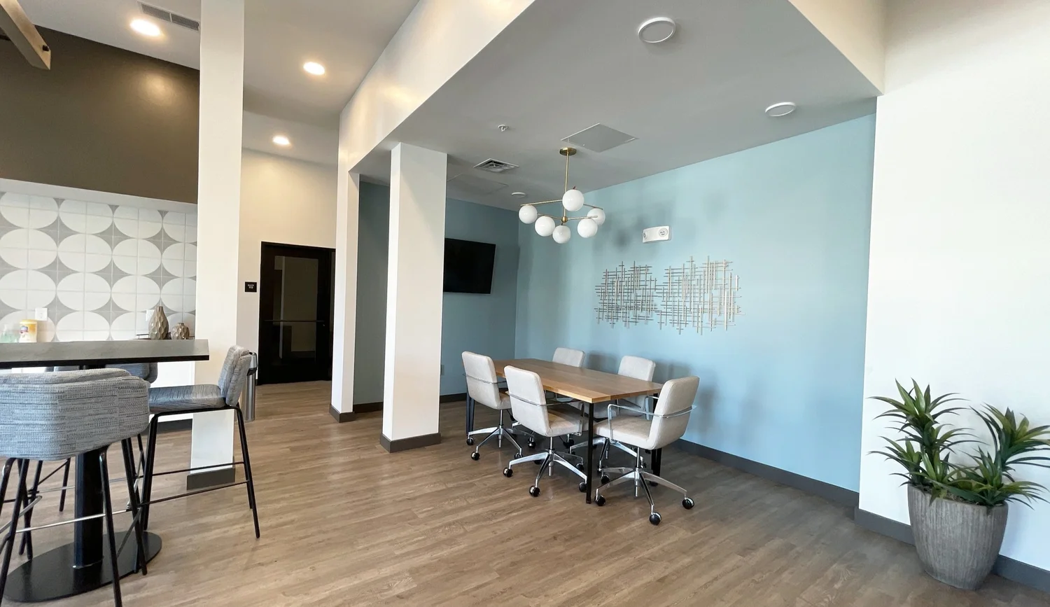 Features for Your LIfestyle — The Oliver