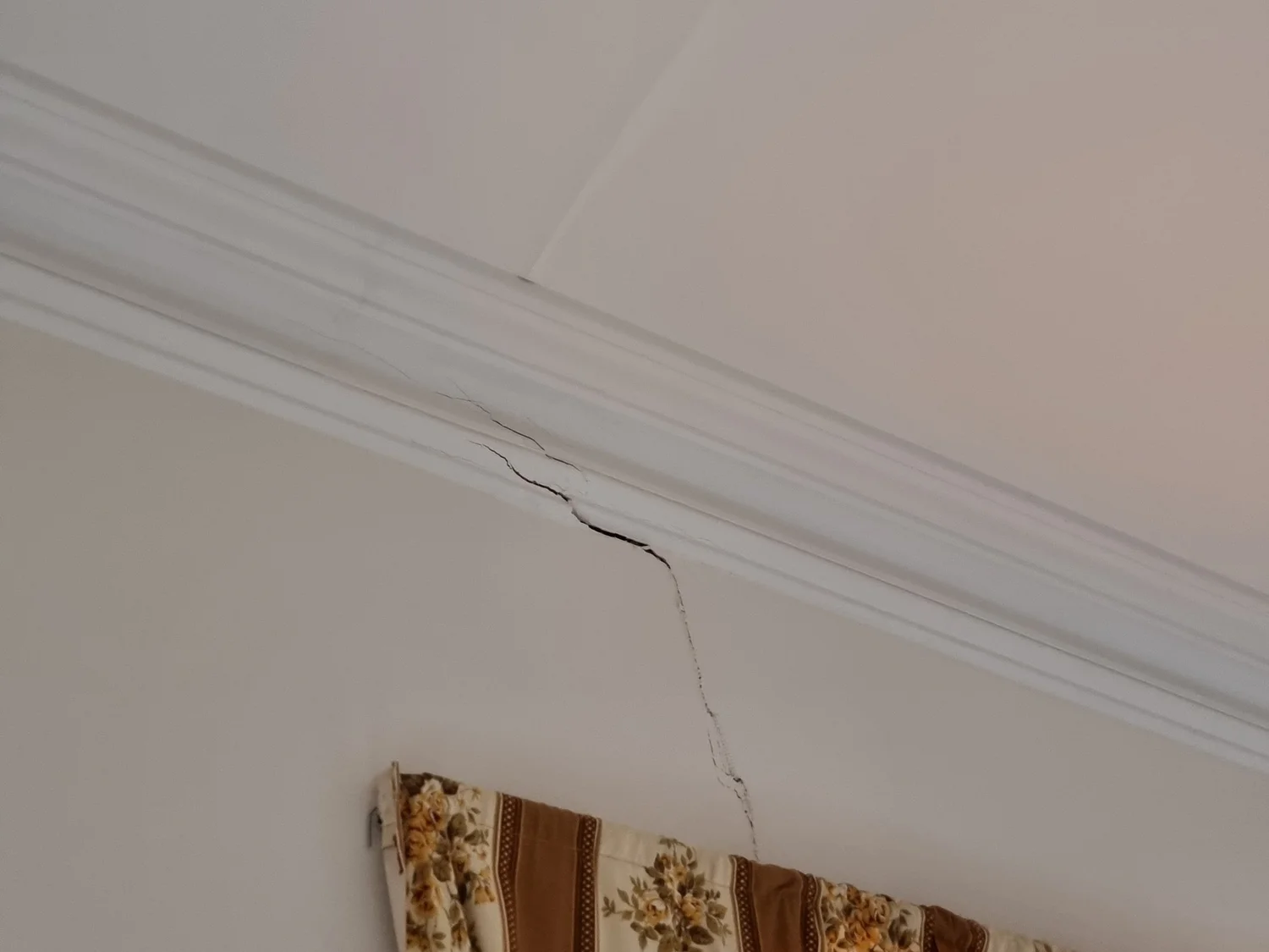 Why is my cornice cracking? | Arbiter Group | Structural Engineers ...