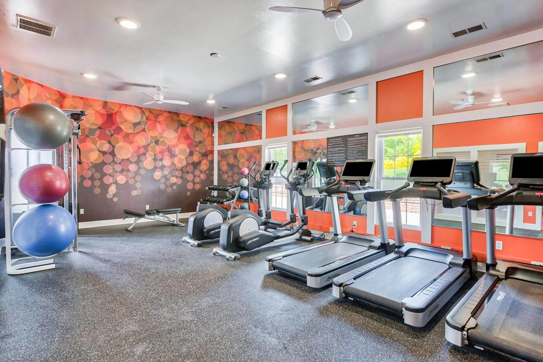 Gallery | Off-Campus Apartments — Collegiate Suites of Blacksburg