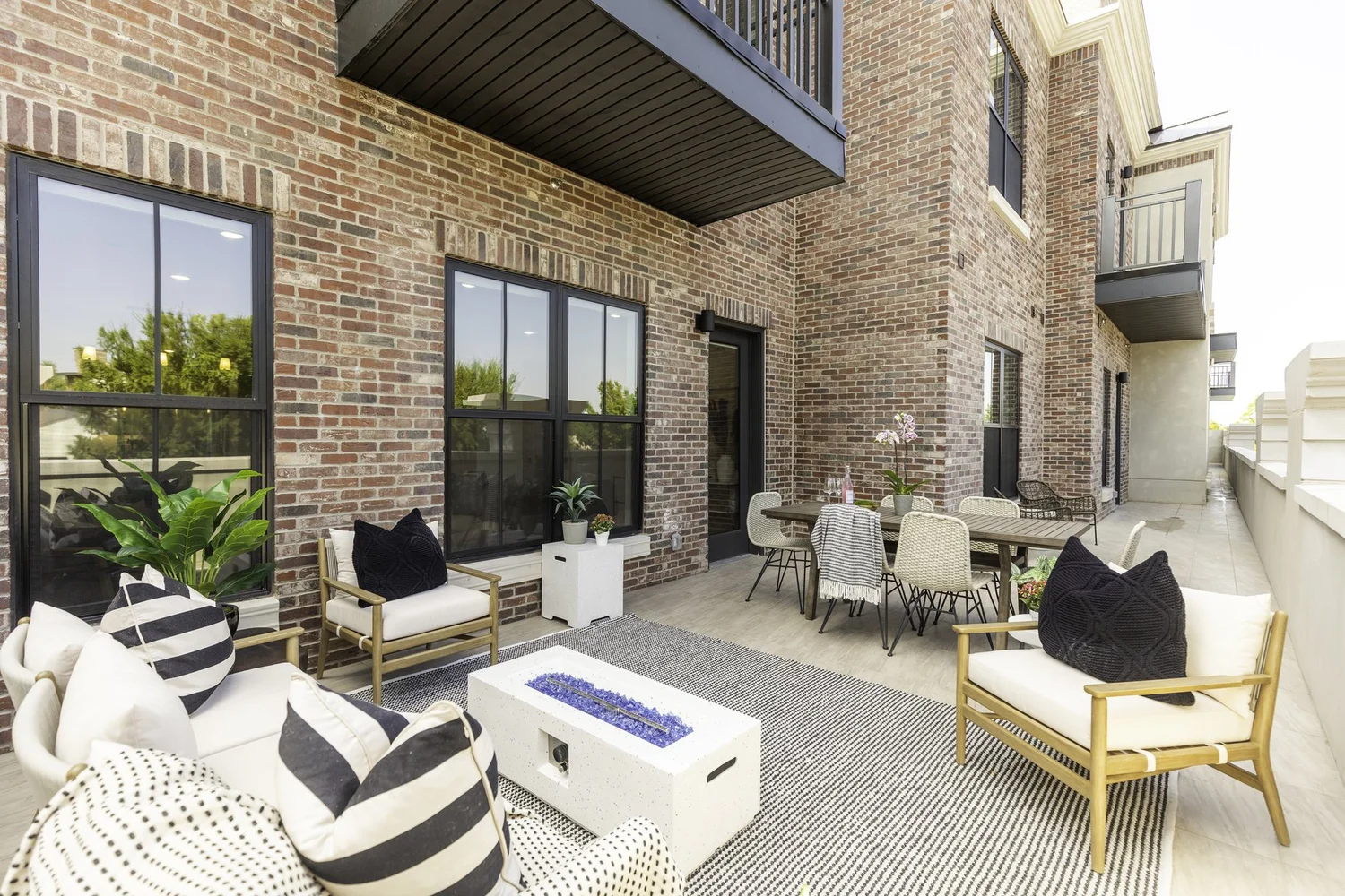 Apollo Square - Walkable Residences in the Heart of Holladay