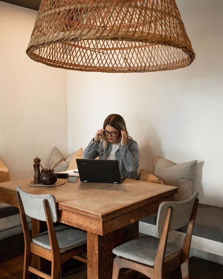 Let's Chat - Contact Pip Lyons | Articulate Communications