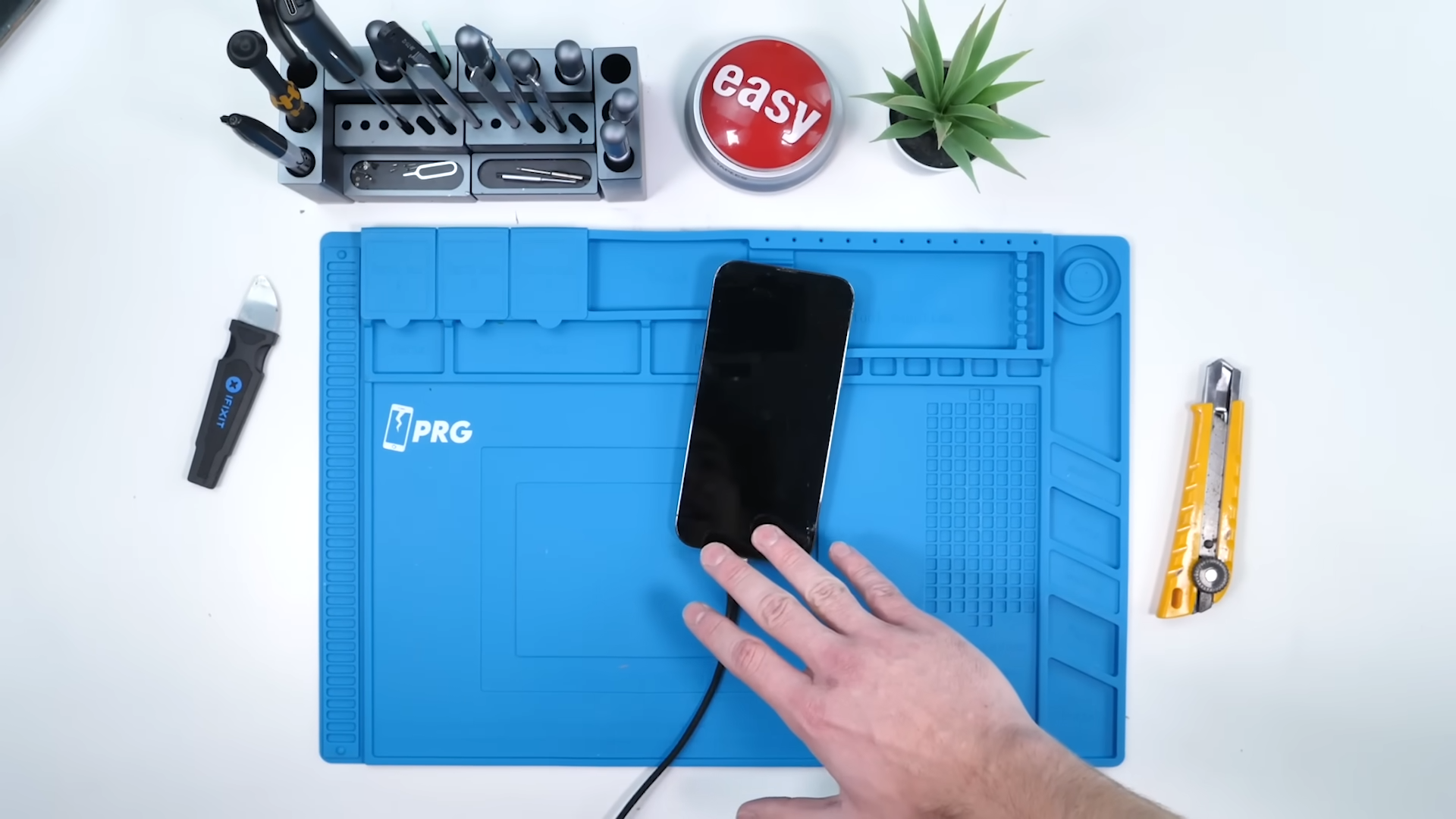 How to Replace Just the Glass on an iPhone 13 Pro Max (Without Swapping ...