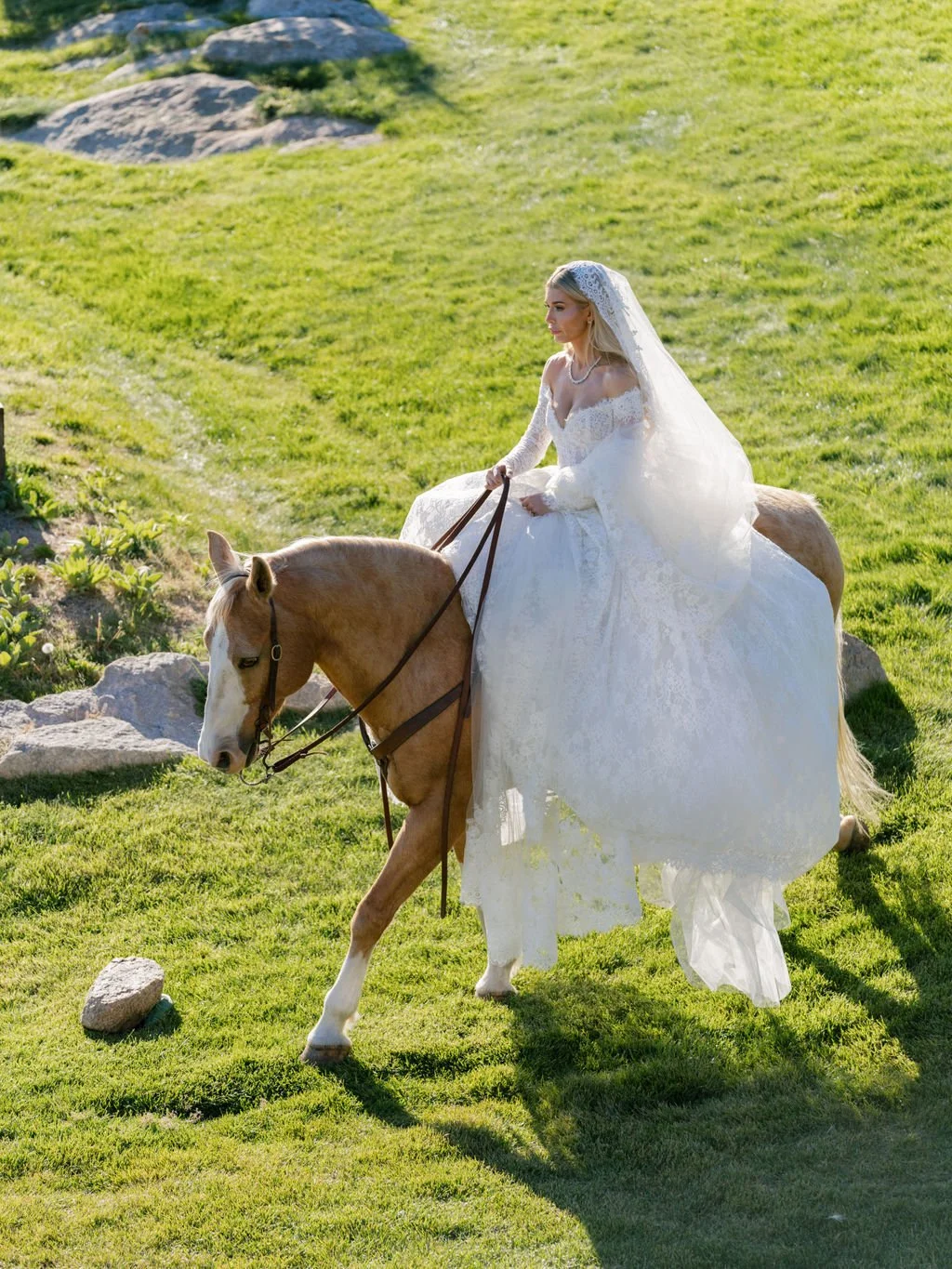 WESTERN LUXE WEDDING IN WYOMING — BETH CHAPMAN STYLING