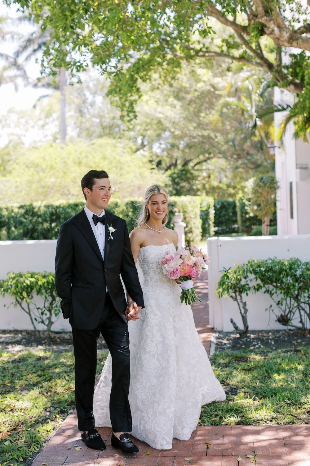 Preppy Coastal Spring Wedding in Naples Florida | Beth Chapman Styling ...