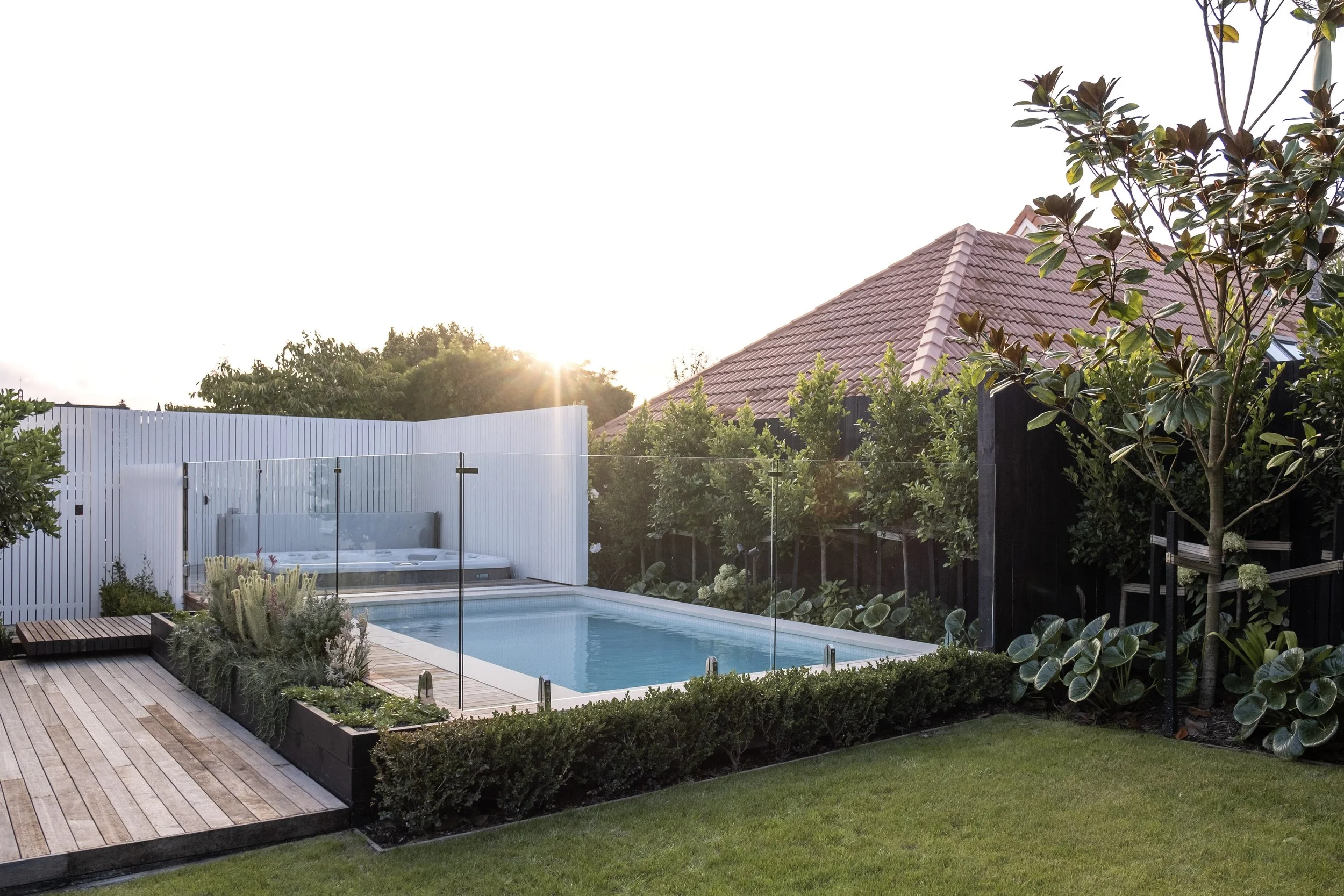A perfectly proportioned plunge pool with built in spa and spa cover ...