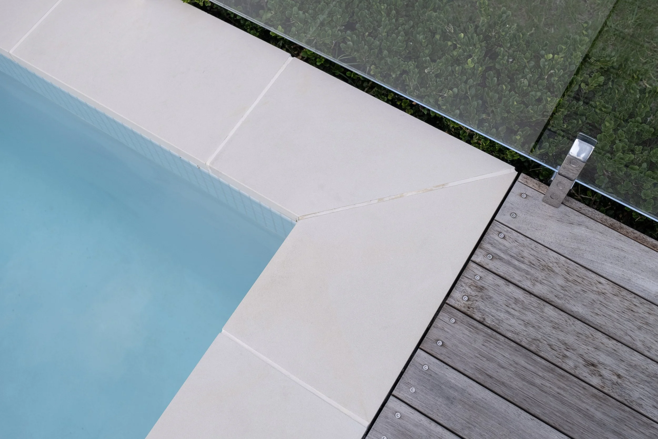A perfectly proportioned plunge pool with built in spa and spa cover ...