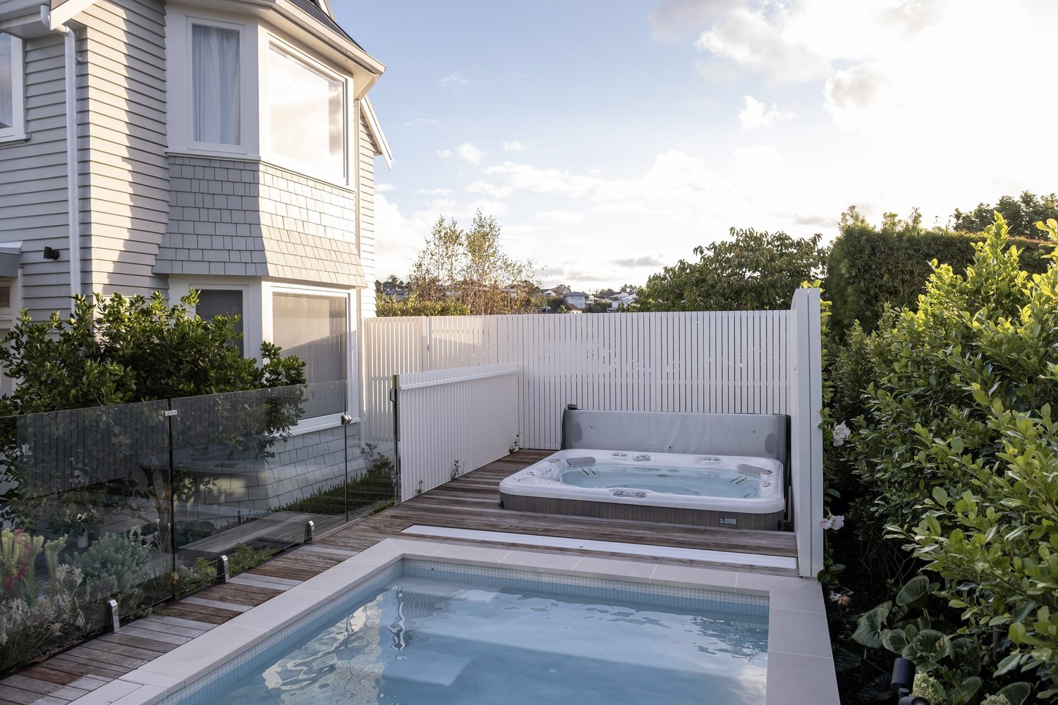 A perfectly proportioned plunge pool with built in spa and spa cover ...