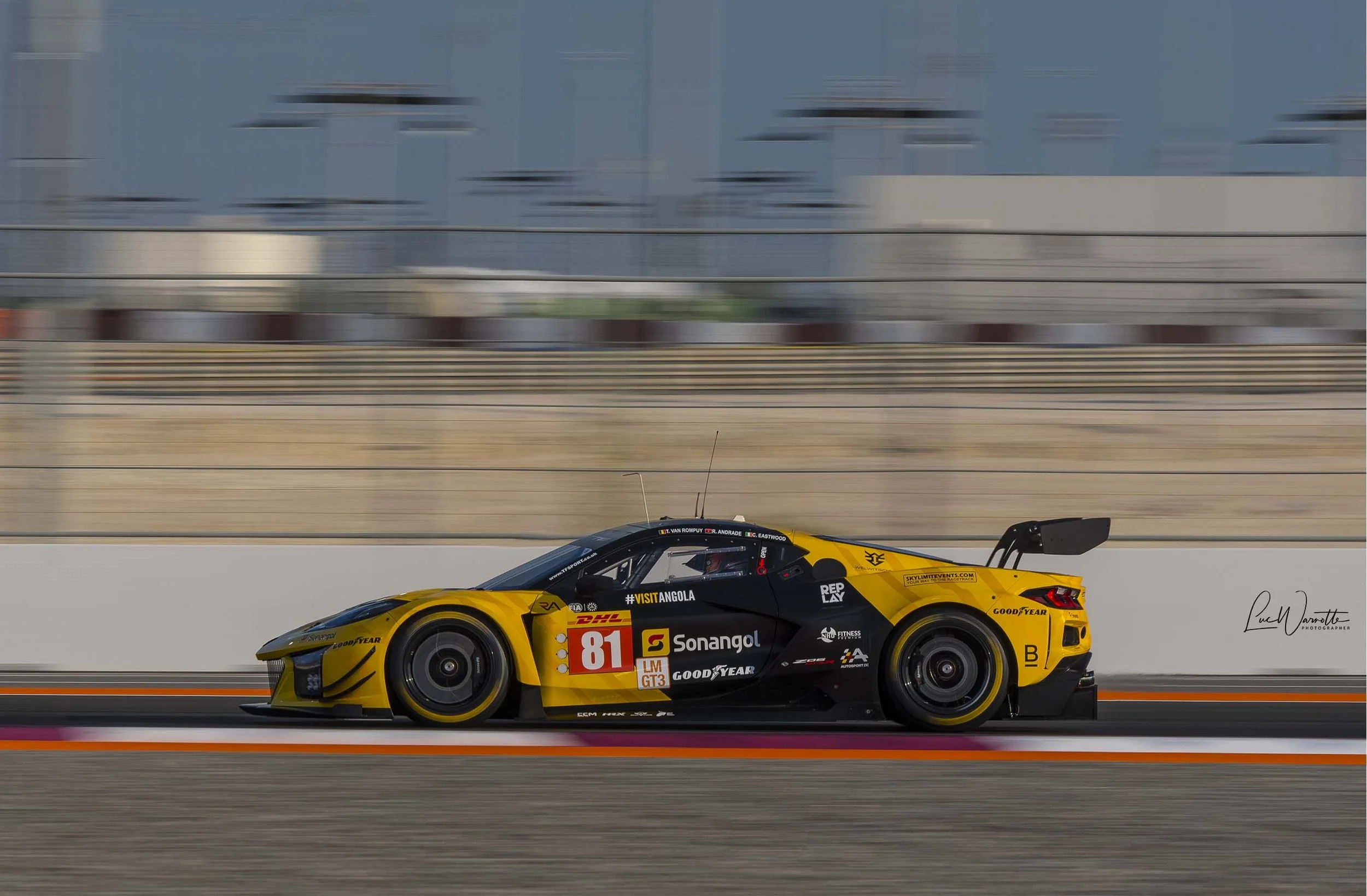 Porsche 911 ahead two Aston Martin in LMGT3 — Car Racing Reporter