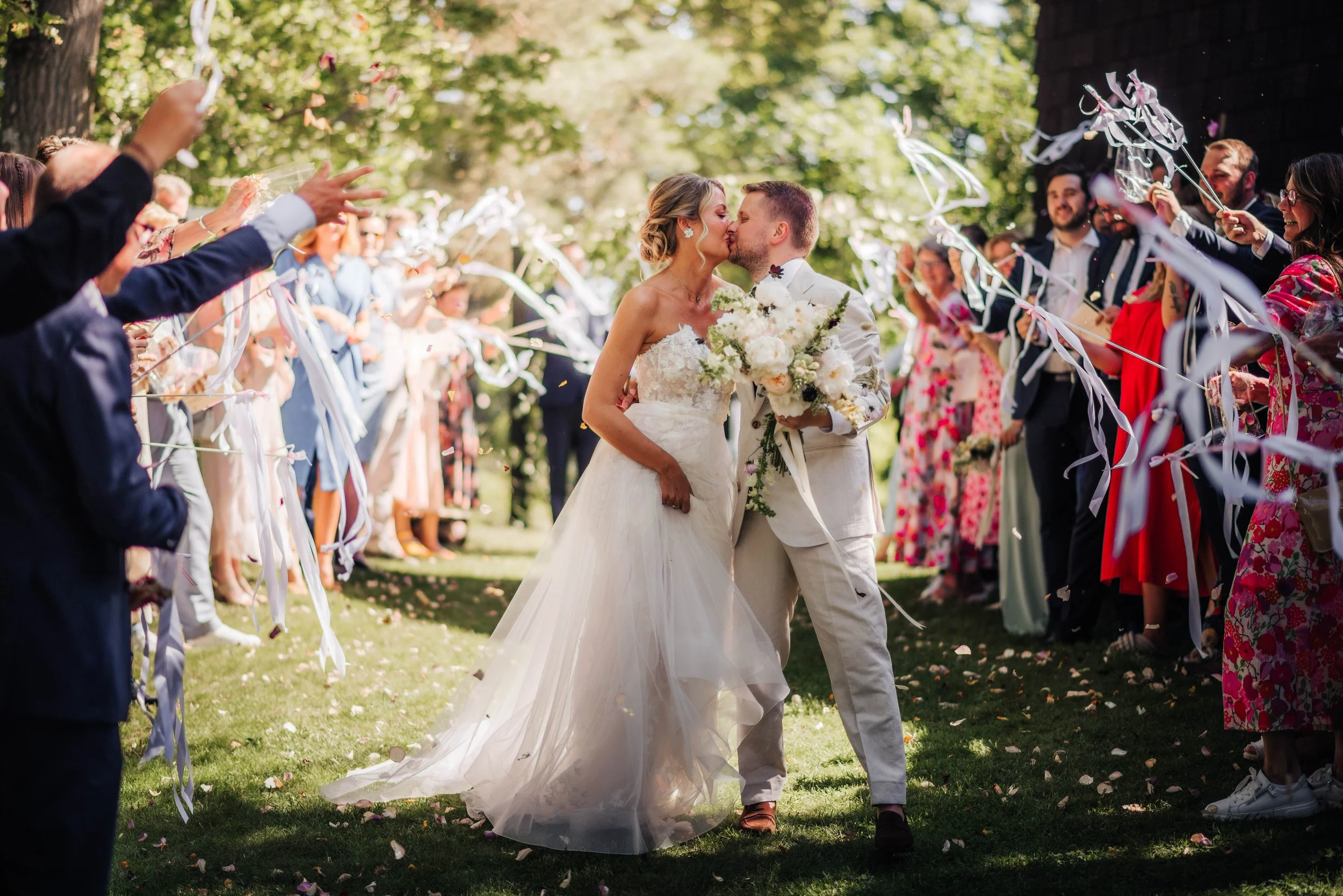 Vad ska man kasta på brudparet efter vigseln? — Sofia Wigen Fotografi