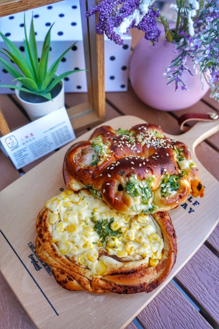 Breads and Buns — JJ Bakery