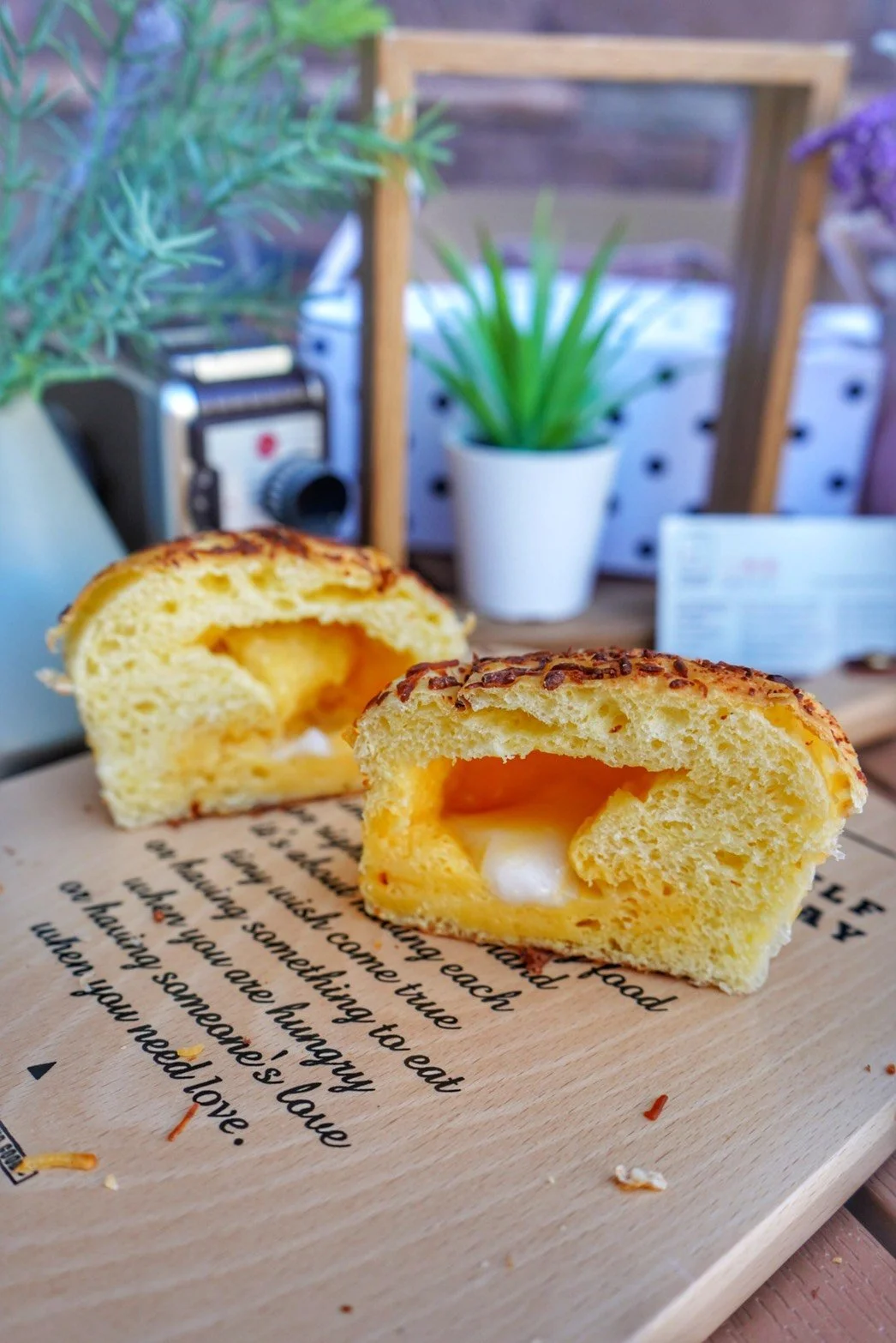 Breads and Buns — JJ Bakery