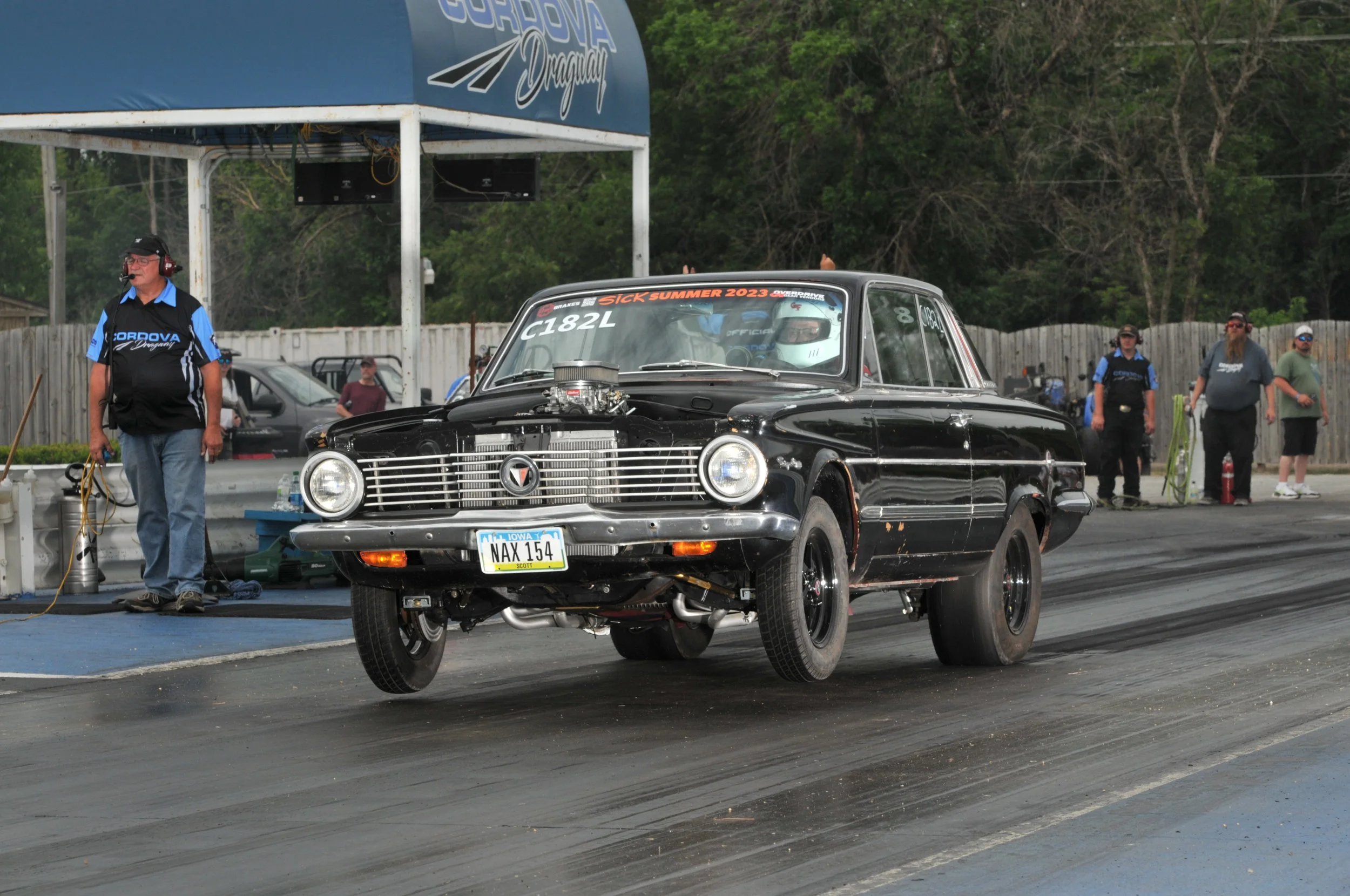 Squeezing a Modern Gen 3 Hemi into a Classic Plymouth Valiant Signet ...