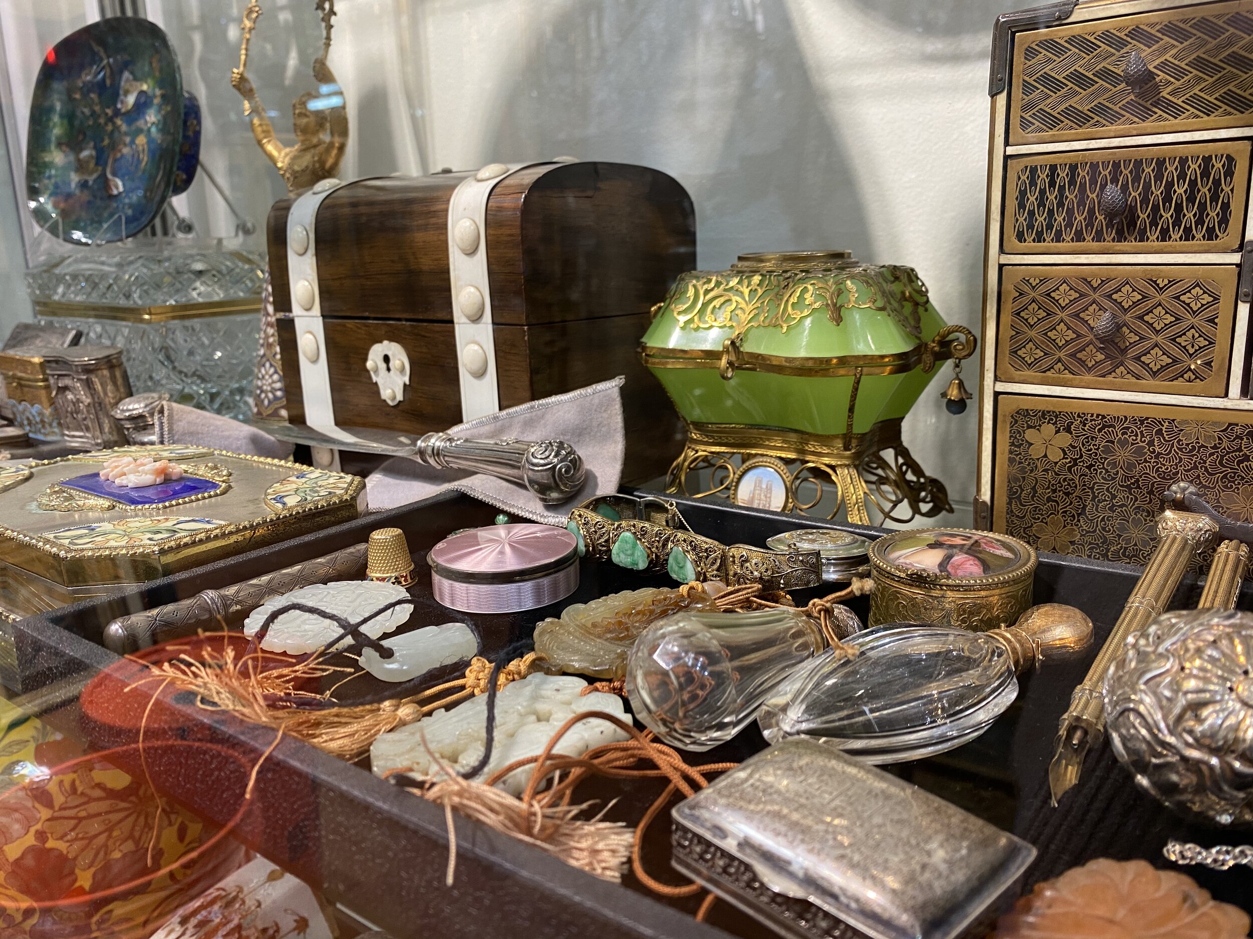 Robin's Antiques - Gallery