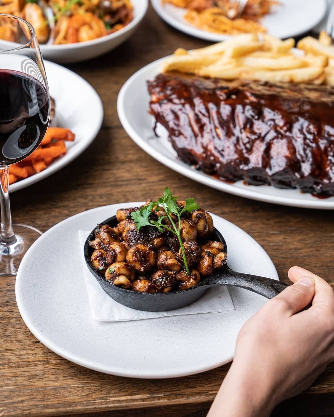 Sydney's Famous Steak & Ribs Restaurants - Hurricane's Grill & Bar