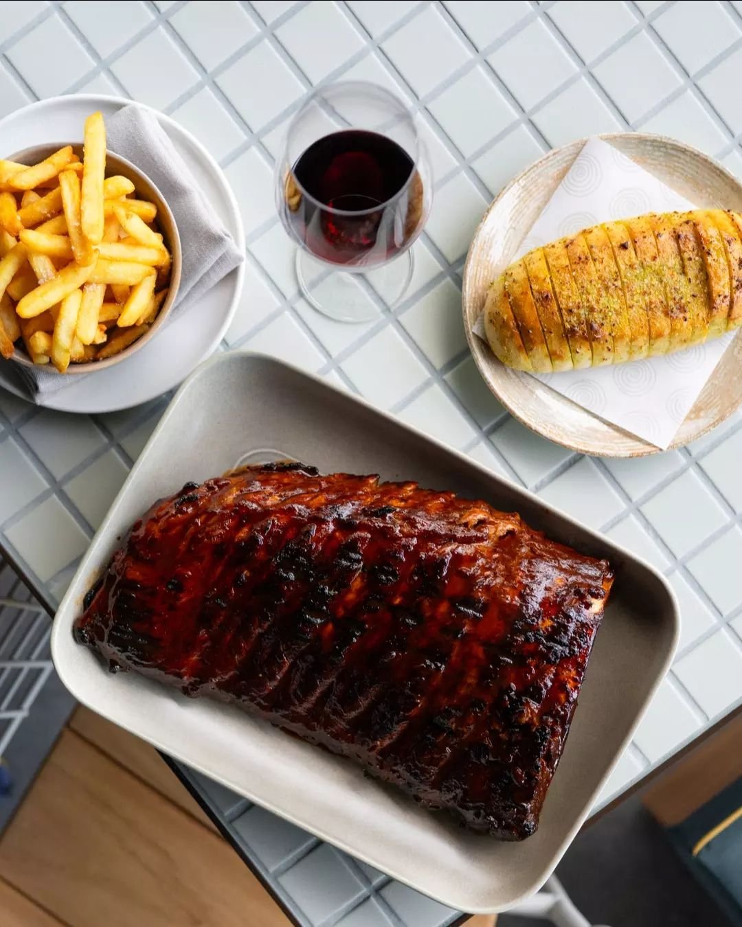Sydney's Famous Steak & Ribs Restaurants - Hurricane's Grill & Bar