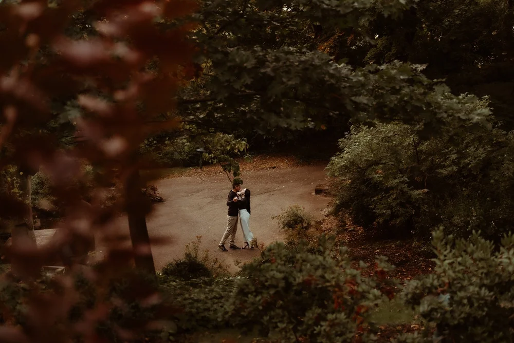Une séance photo de couple toute en douceur à l’oratoire saint-joseph ...