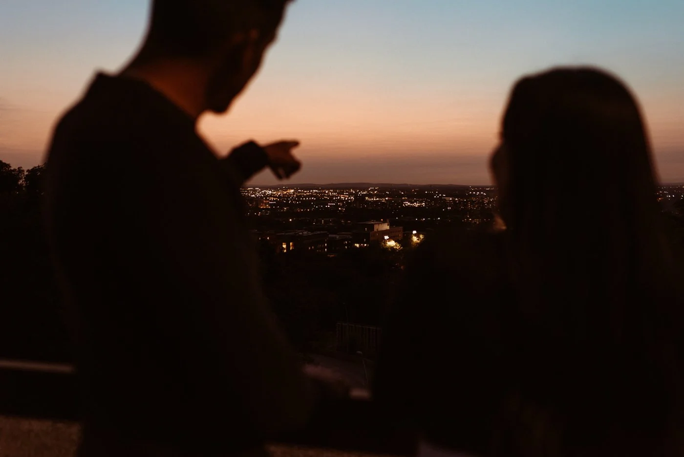 Une séance photo de couple toute en douceur à l’oratoire saint-joseph ...