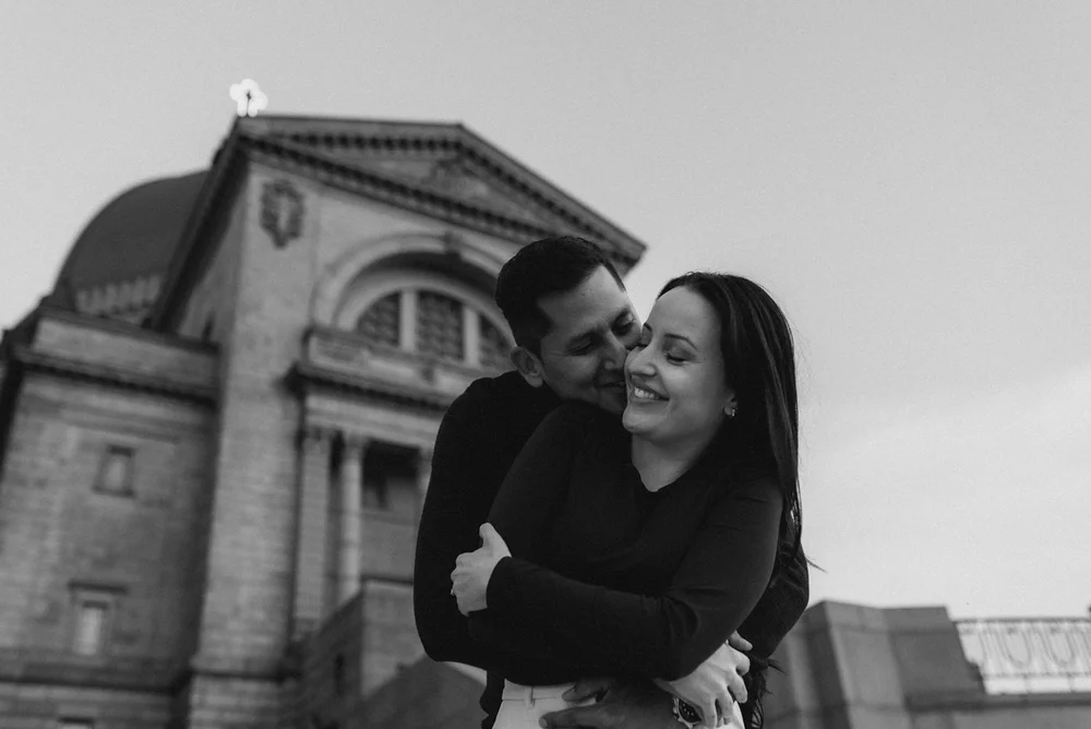 Une séance photo de couple toute en douceur à l’oratoire saint-joseph ...