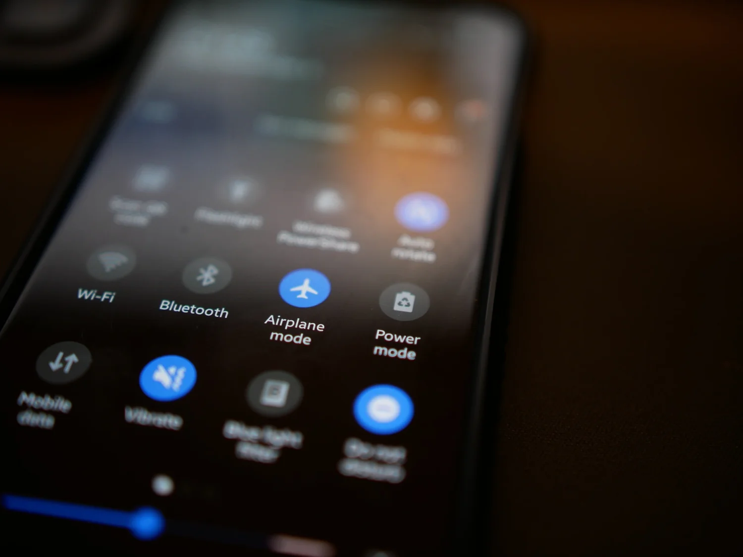 Why Is Your Phone Telling You the Time? – How to Fix It (iPhone & Android)