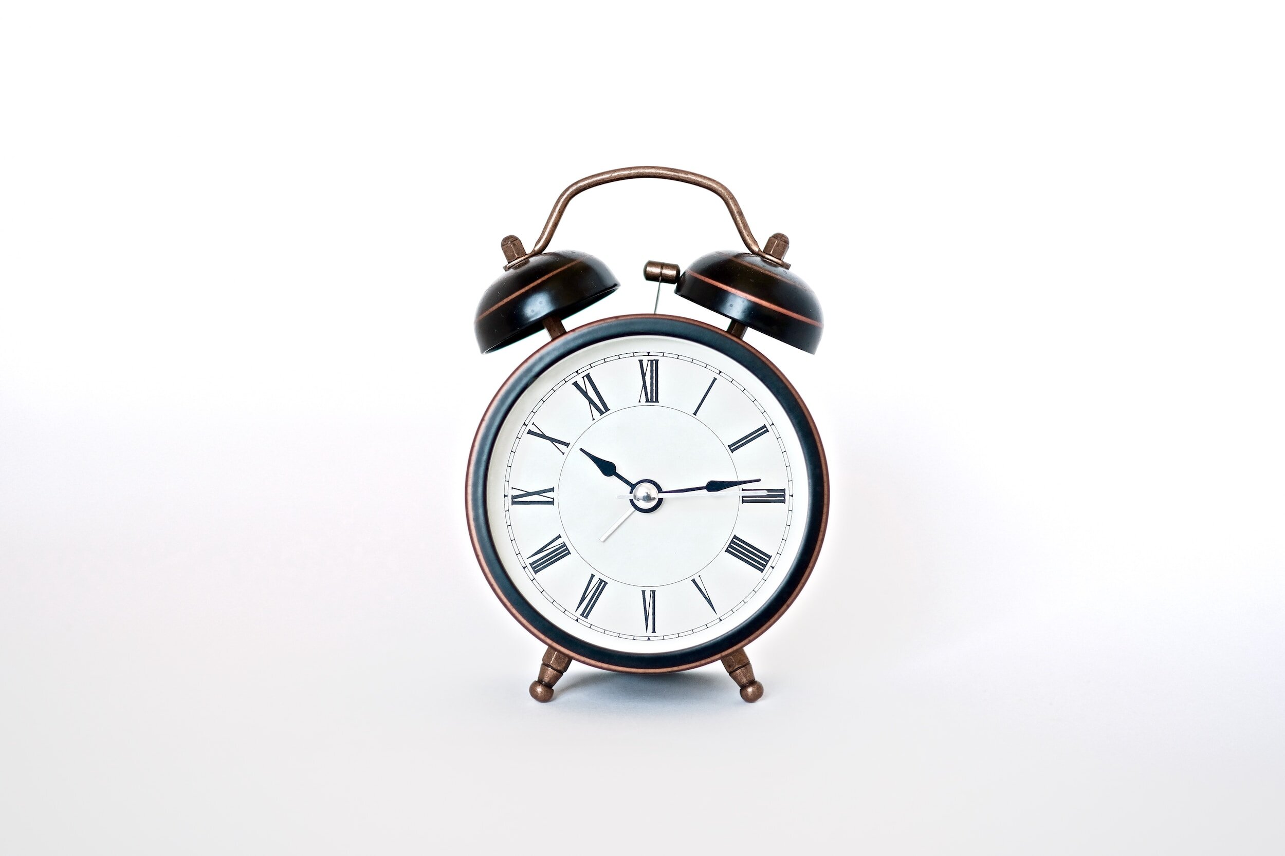 Why Is Your Phone Telling You the Time? – How to Fix It (iPhone & Android)