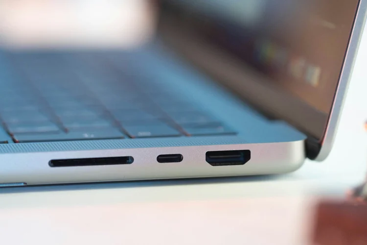 How to Connect External Monitor to MacBook Pro