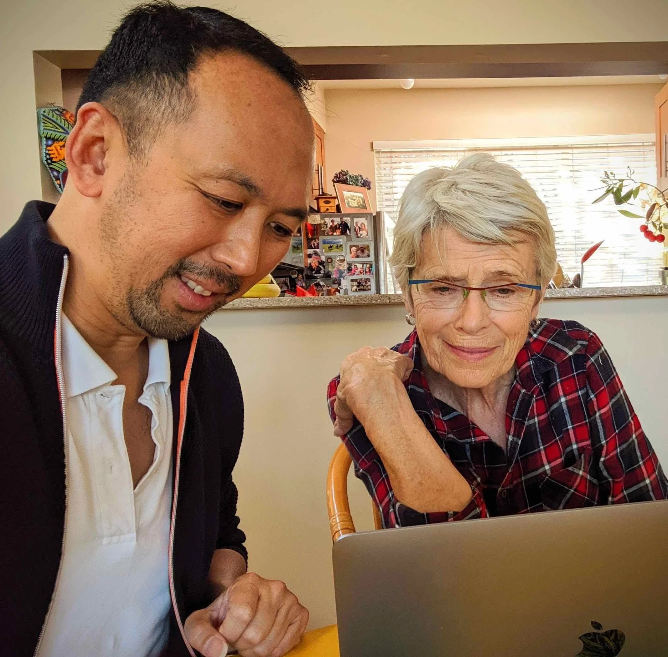In-Home Computer Help For Seniors in Victoria BC