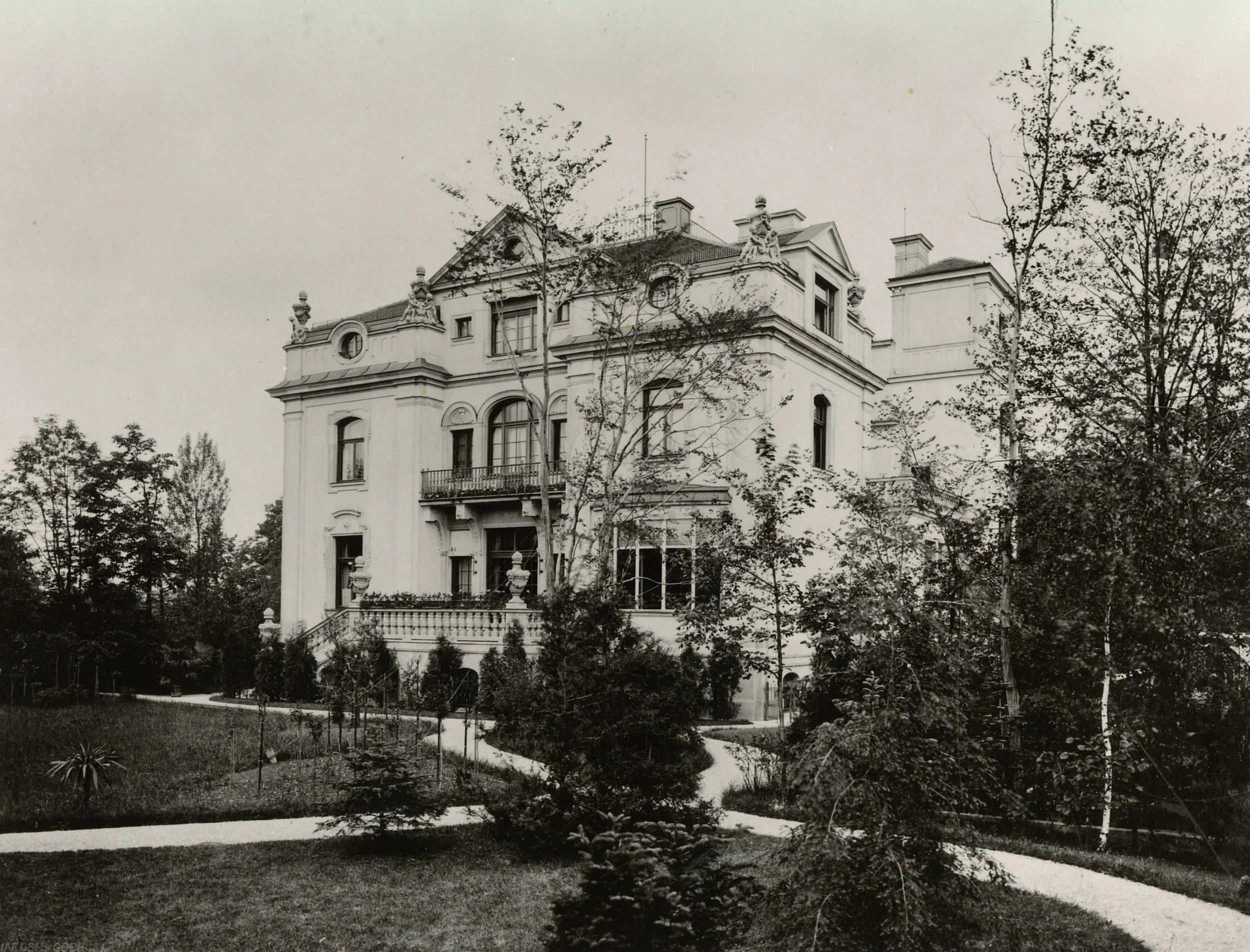 Leaders, industrialists and epic historical figures in the Mysterious ...