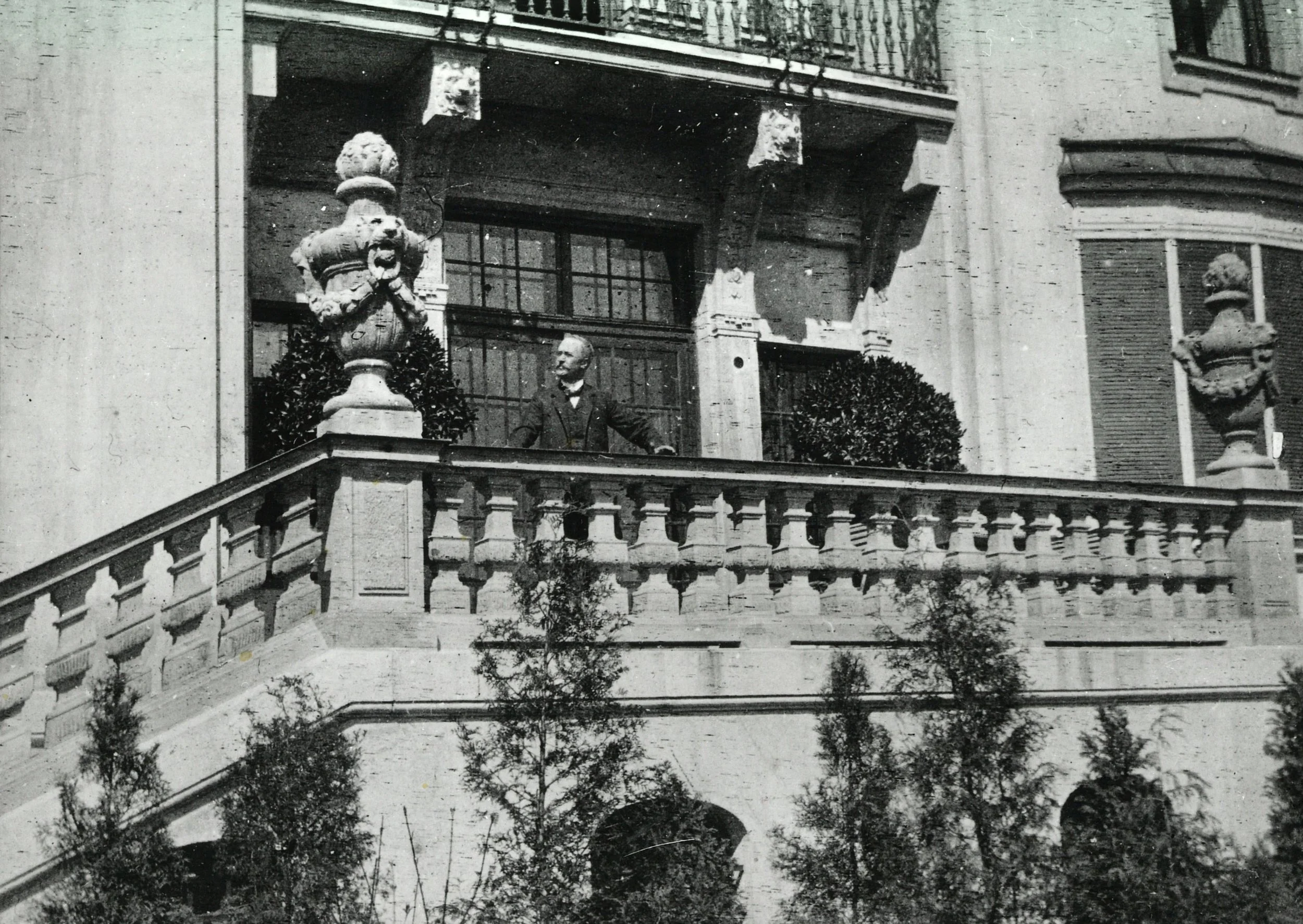 Leaders, industrialists and epic historical figures in the Mysterious ...