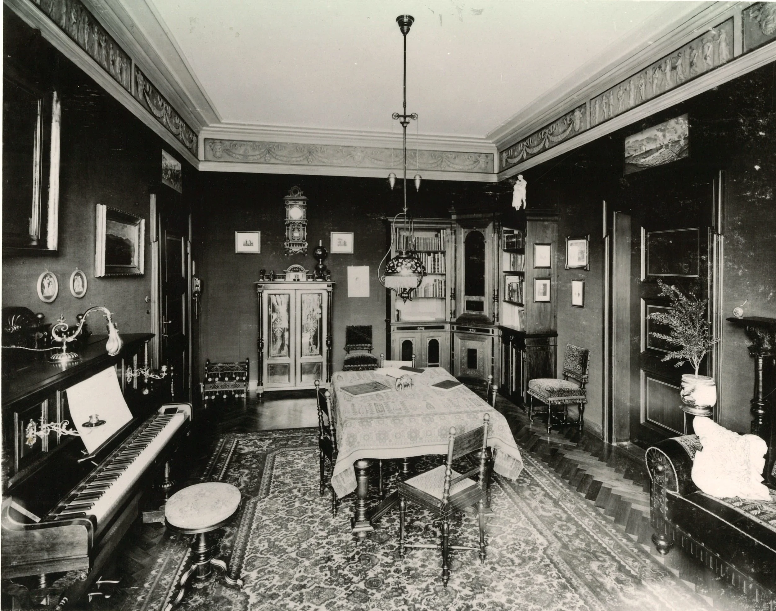 Leaders, industrialists and epic historical figures in the Mysterious ...