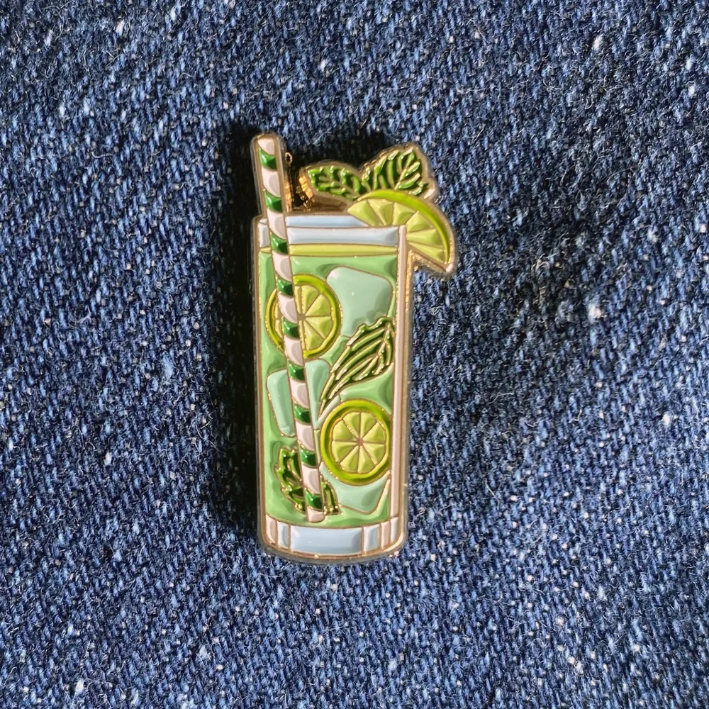 Gin & Tonic Cocktail Pin — Love & Victory