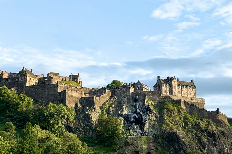 Travel Guide to Edinburgh, Scotland - the Athens of the North — Go Ask ...