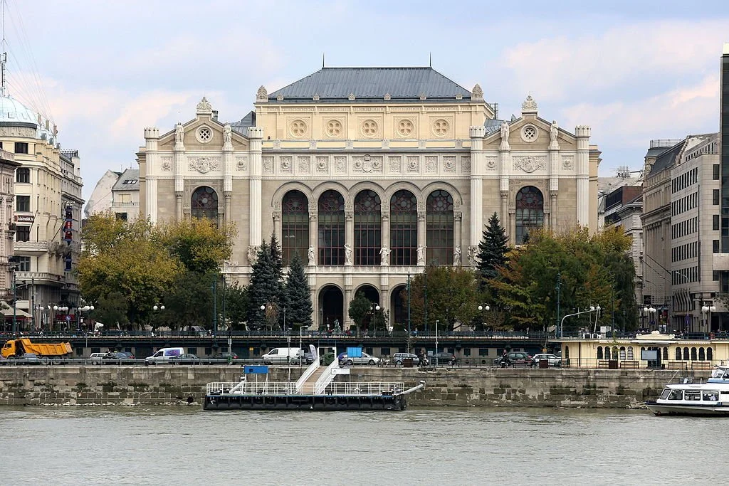 Where to Stay in Budapest - A Local's 6 Favorite Neighborhoods — Go Ask ...