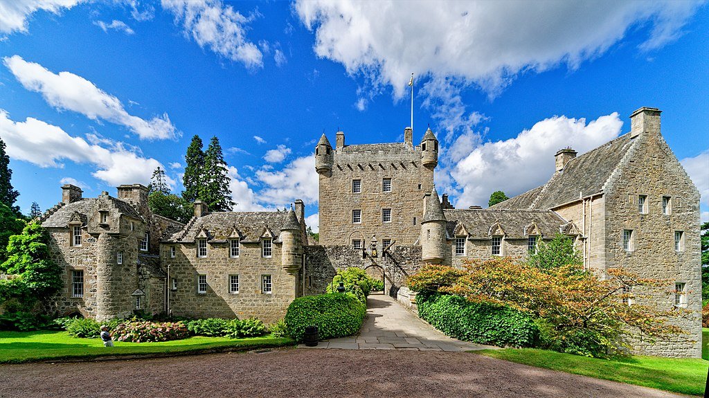 Travel Guide to Inverness, Scotland - the Gateway to the Highlands — Go ...