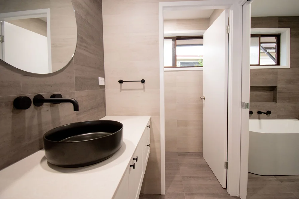 Main Bathroom / 3 Way Style - St Clair — DYLEM CONSTRUCTIONS