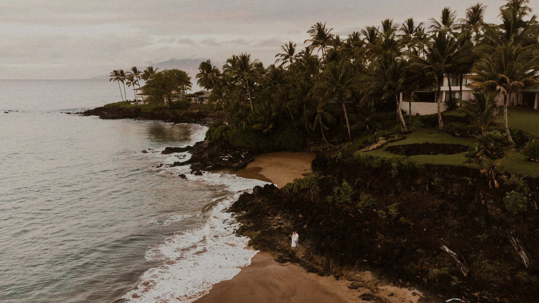 Danielle & Ray’s Beach & Cliffside Maui Elopement ...