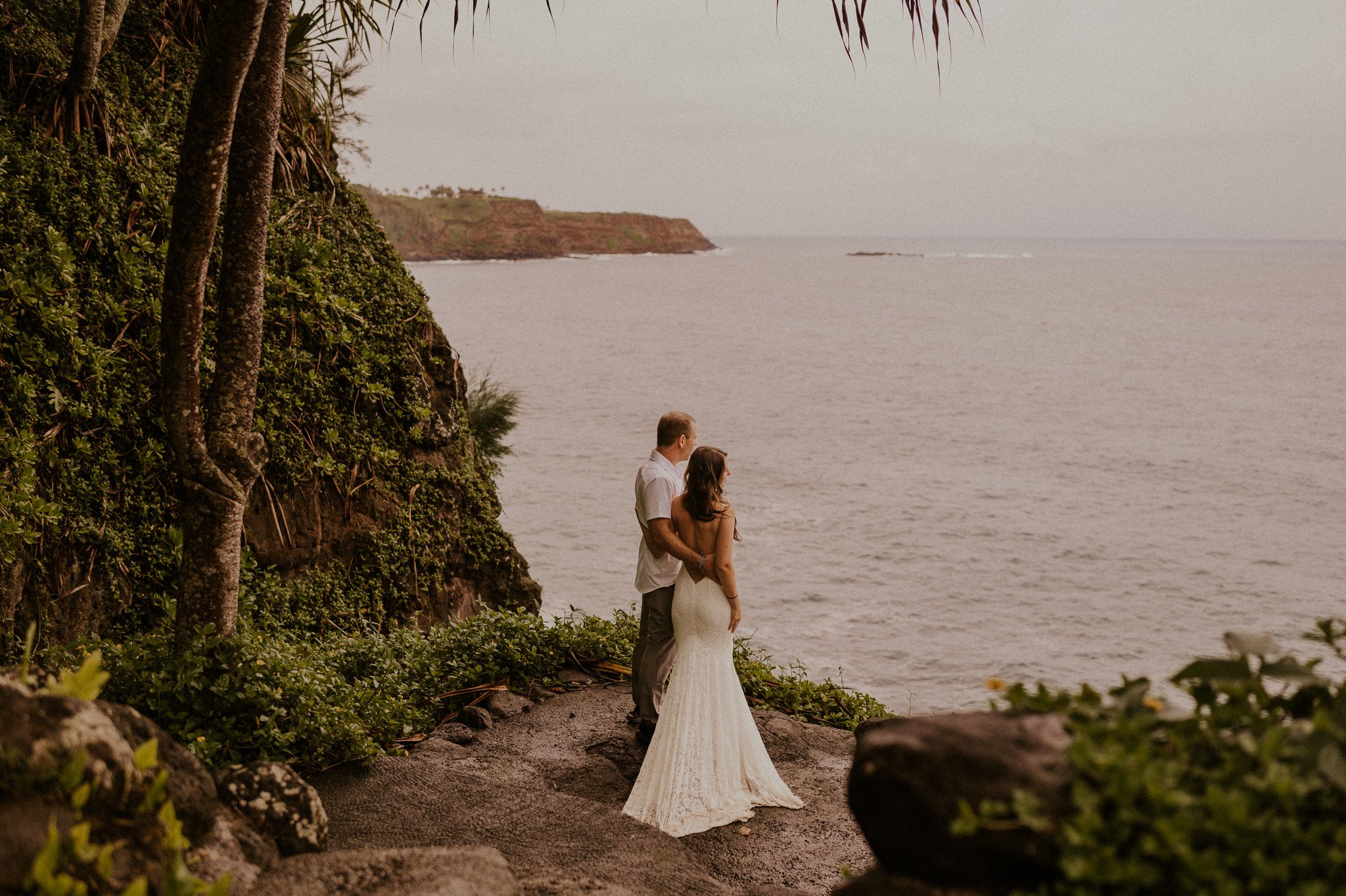 Danielle & Ray’s Beach & Cliffside Maui Elopement ...