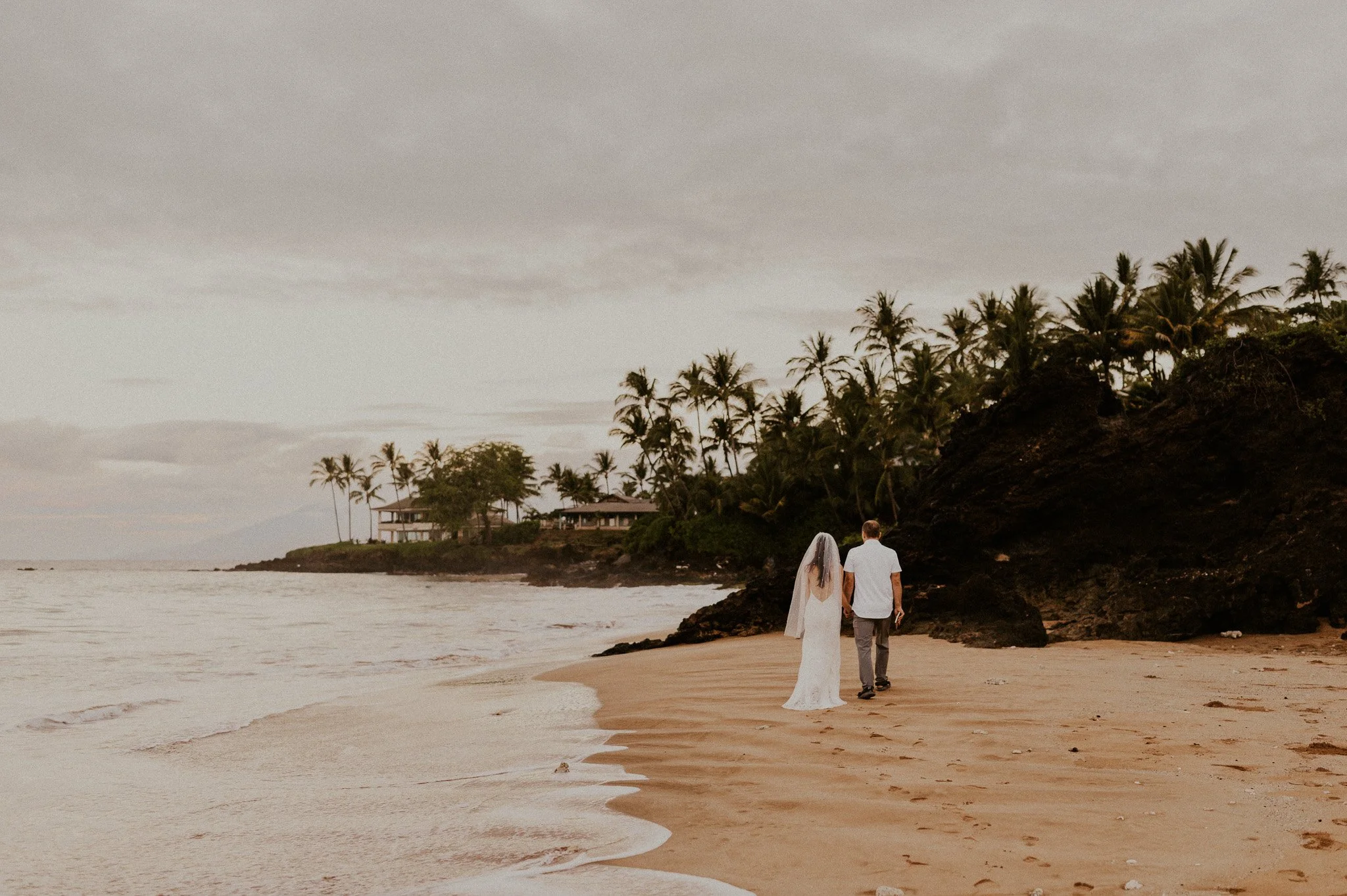 Danielle & Ray’s Beach & Cliffside Maui Elopement ...