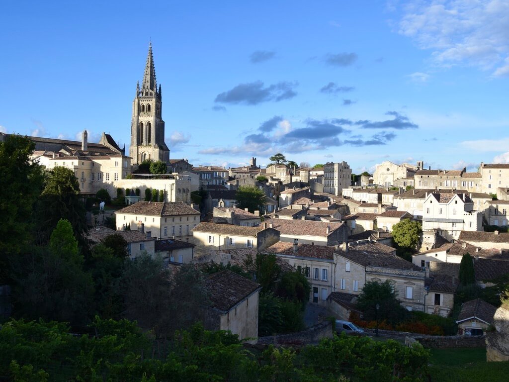 Discover the famous medieval village of Saint-Émilion and Saint-Émilion ...