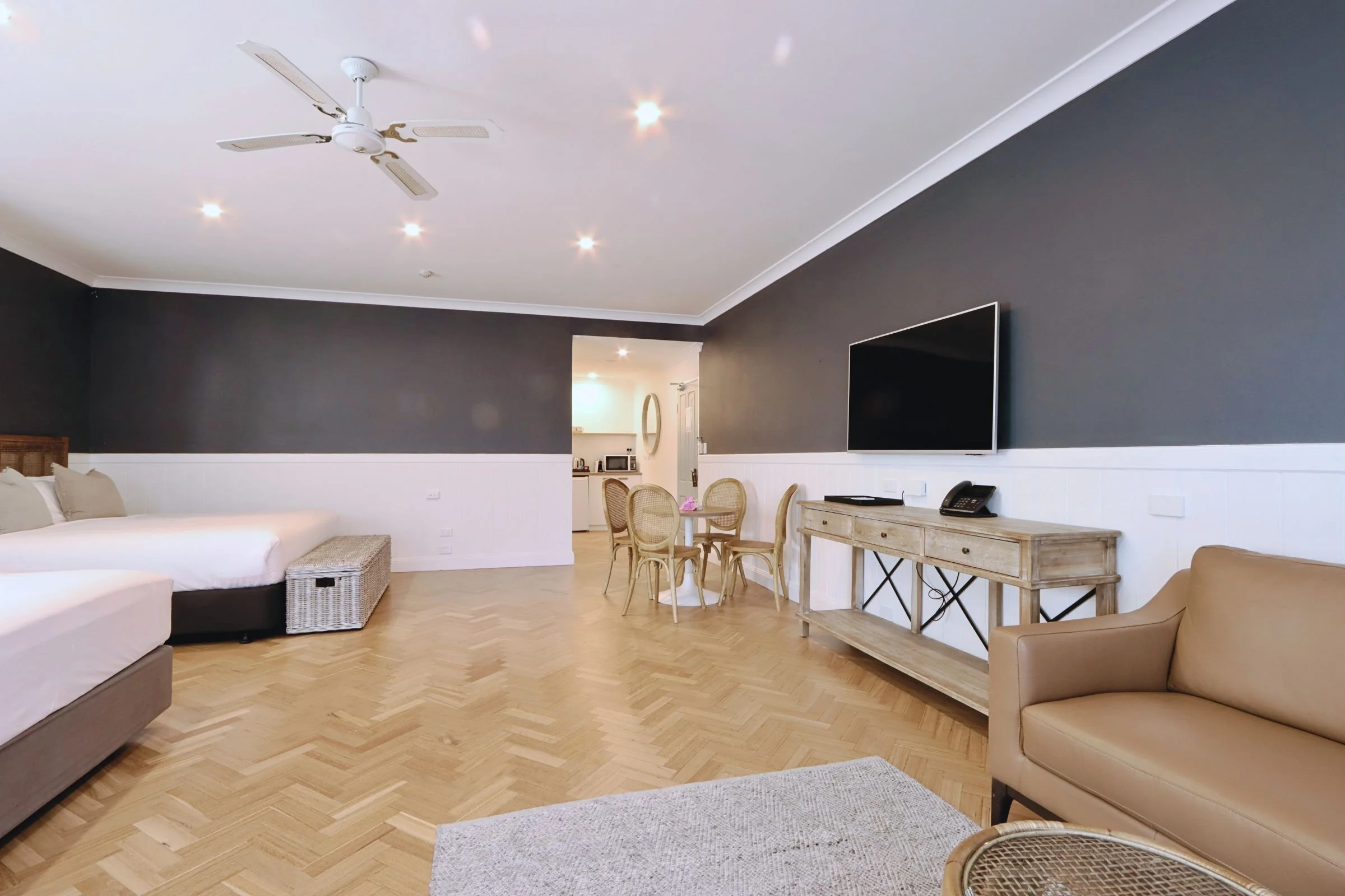 Signature Family Studio — The Quarters