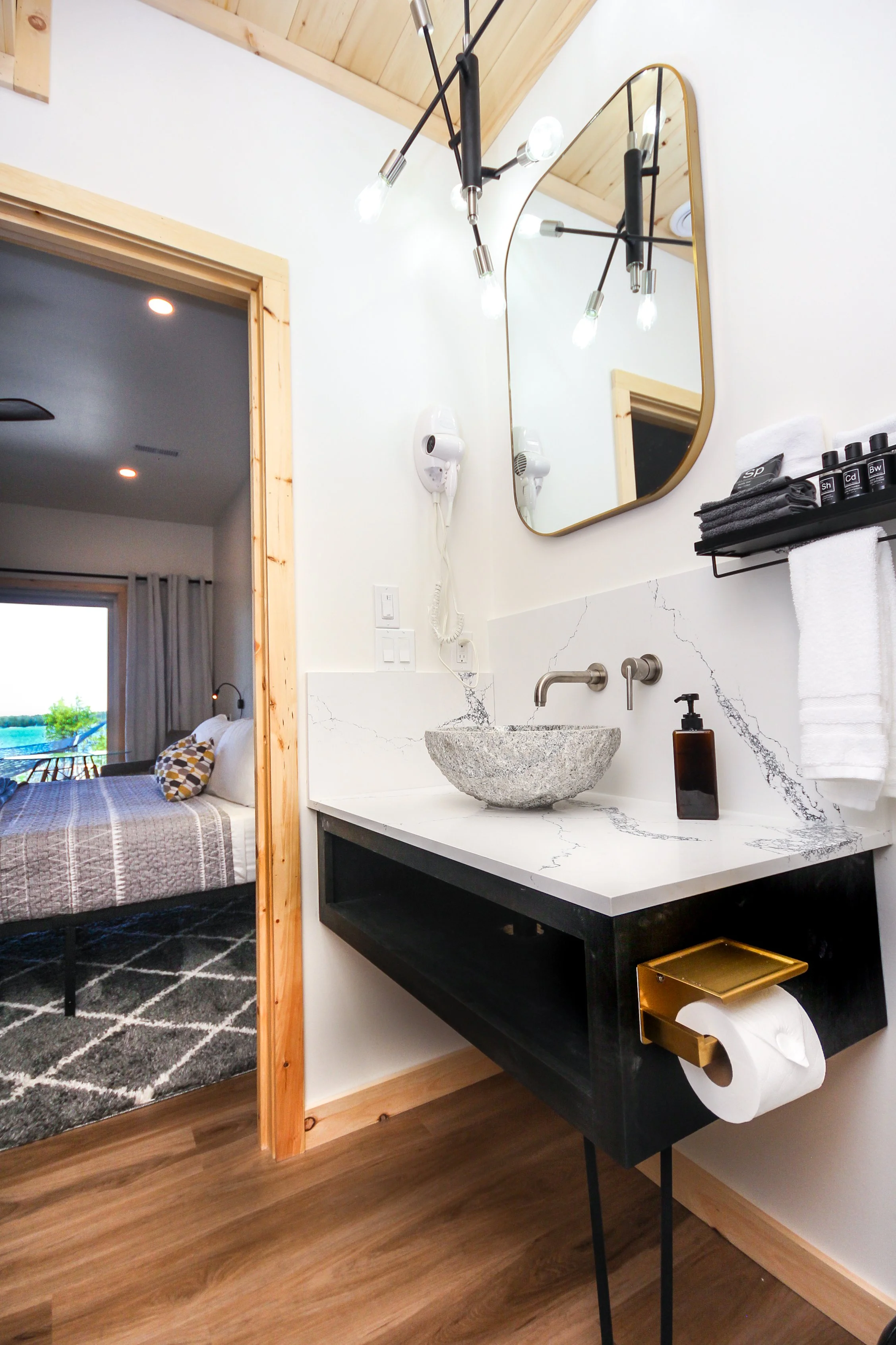 STONE COVE EVO B&B — STONE COVE // EVO LUXURY WATERFRONT BED + BREAKFASTS