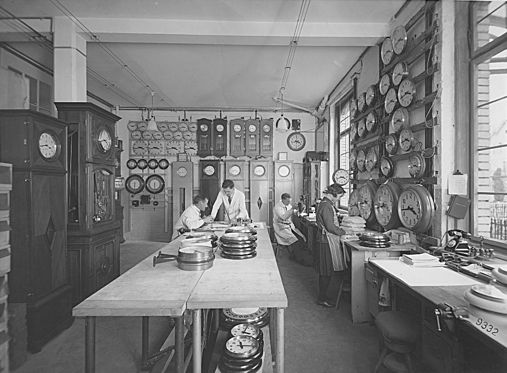 Bürk Vintage Electric Clock | 1960's | VEEB Projects