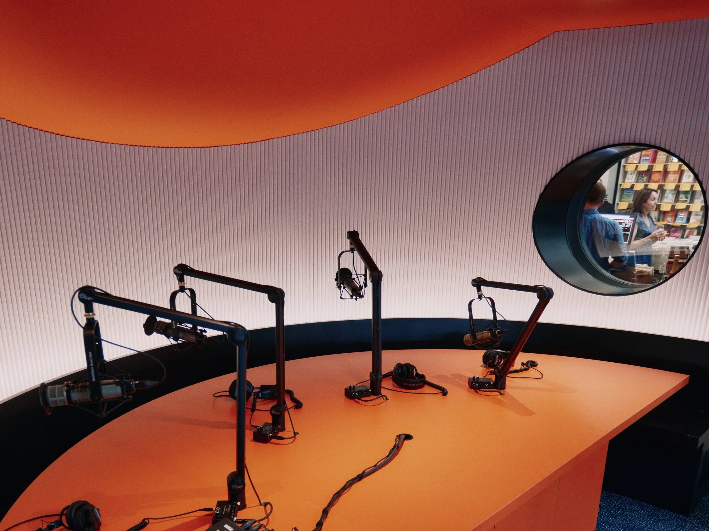 P&T Knitwear I Bookstore